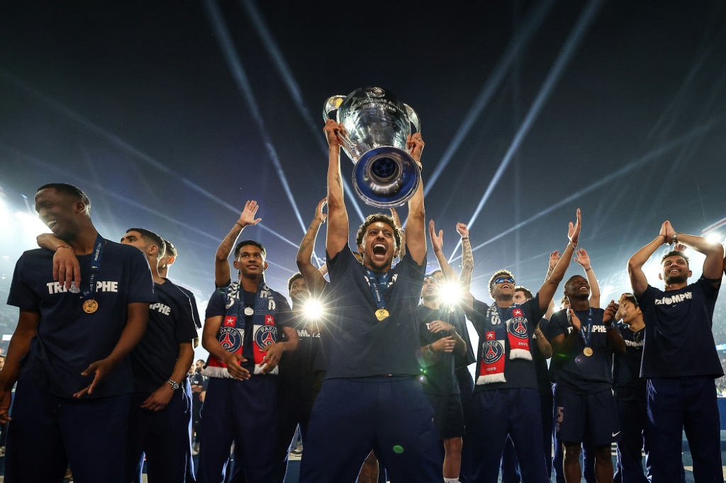 PSG parties into Sunday night - Soccer America
