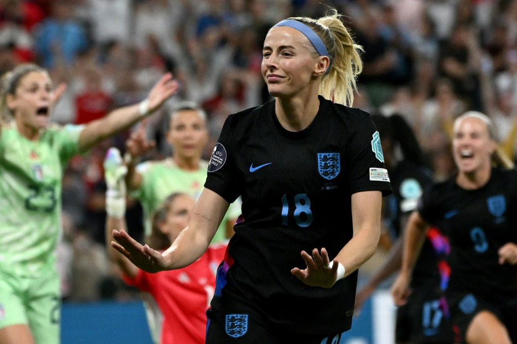 Euro 2025: Chloe Kelly hits winner as late drama takes England into ...