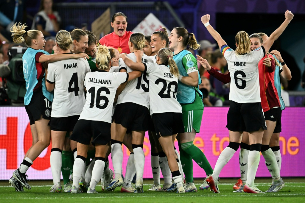 Ten-woman Germany into Euro semifinals after shootout win over France ...
